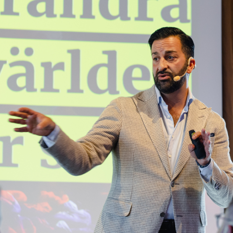 Gabriel Ghavami - Book your next speaker from MySpeaker